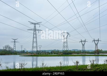 Electricity net | Reseau electrique Stock Photo - Alamy