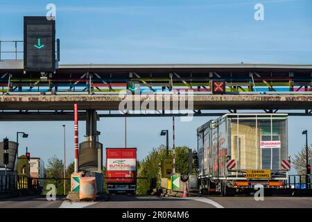 Toll on the A29 Highway in France | Peage sur l'autoroute A29 en France ...