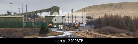 Loading a DB Cargo rail UK freight train at Cwmbargoed disposal point ...
