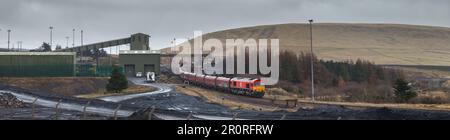 Loading a DB Cargo rail UK freight train at Cwmbargoed disposal point ...
