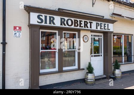 Sir Robert Peel pub in Tamworth, Staffordshire Stock Photo - Alamy