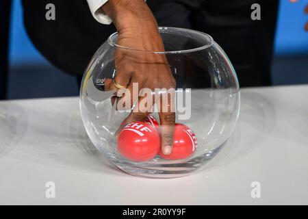 Feature, draw, hand in the pot with balls handball, draw for the ...