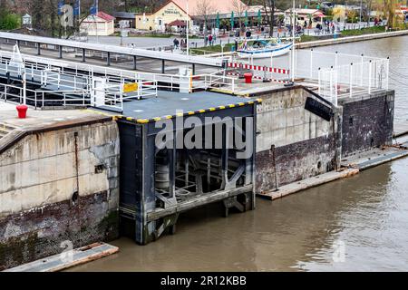 The Lock gates closing after entering the Brunsbuttel lock on leaving ...