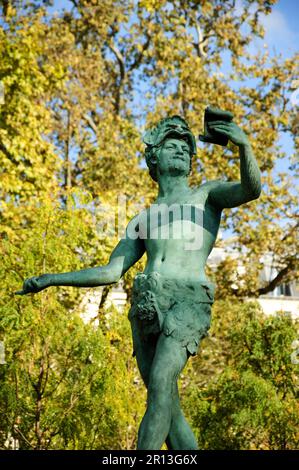 Ancient Selfie. Statue "The Greek Actor" in Luxembourg Gardens in Paris ...
