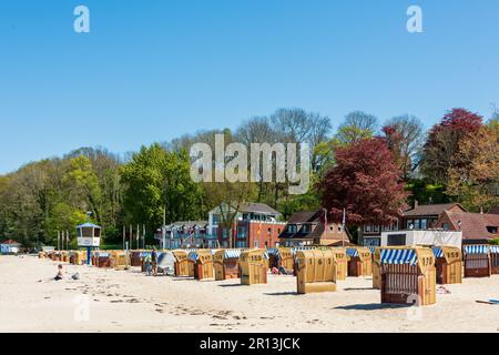 Heikendorf, Deutschland, Mai 2023 Strandkörbe Strand von Heikendorf an ...