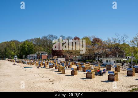 Heikendorf, Deutschland, Mai 2023 Strandkörbe Strand von Heikendorf an ...