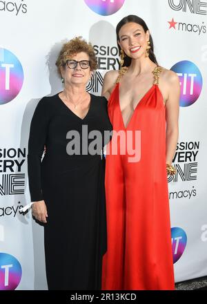 Karlie Kloss and mother Tracy Kloss Stock Photo - Alamy