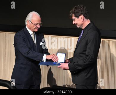 King Carl Gustaf awards the Crafoord Prize to the 2023 winner ...
