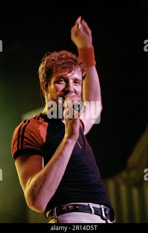 Milan Italy 1994-11-19 : Chris Barron singer of Spin Doctors lice ...
