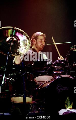 Milan Italy 1994-11-19 : Chris Barron singer of Spin Doctors lice ...