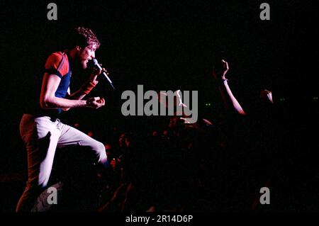 Milan Italy 1994-11-19 : Chris Barron singer of Spin Doctors lice ...