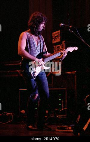 Milan Italy 1994-11-19 : Chris Barron singer of Spin Doctors lice ...