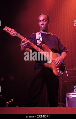 Milan Italy 1994-11-19 : Chris Barron singer of Spin Doctors lice ...