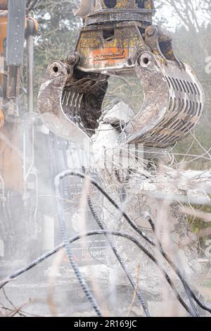 Demolition grab of an excavator Stock Photo - Alamy