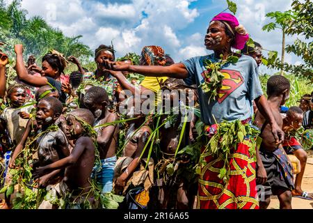 People of the Pygmy tribe, Kisangani, Democratic Republic of the Congo ...