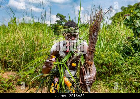 Pygmy warrior, Kisangani, Congo Stock Photo - Alamy