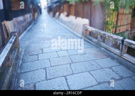 Tatsumi Bridge and cobbled streets and streets of Kyoto Gion Shirakawa ...