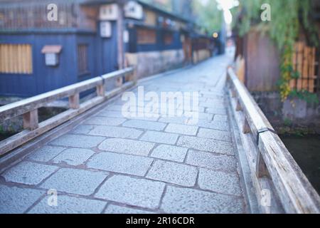 Tatsumi Bridge and cobbled streets and streets of Kyoto Gion Shirakawa ...