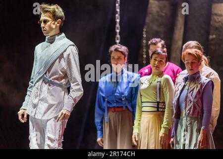 10 May 2023, Brandenburg, Cottbus: Actors Markus Paul (Frank, l-r ...