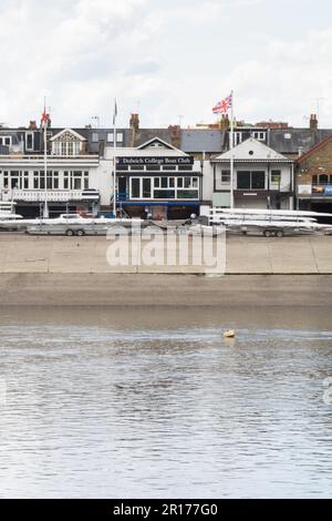 Putney Embankment, Dulwich College Boat Club and assorted boathouses on ...