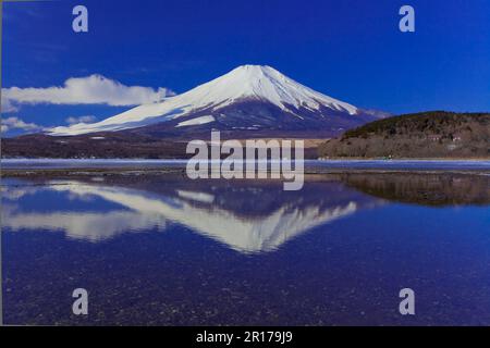 Inverse reflection of Mt. Fuji in Yamanaka Lake Stock Photo - Alamy