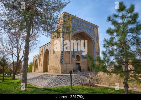 Abu Bakr Kaffal Shashi mausoleum, Tashkent, Uzbekistan, Central Asia ...