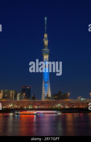 The night view of Tokyo Skytree lit up?and Sumida River Stock Photo - Alamy