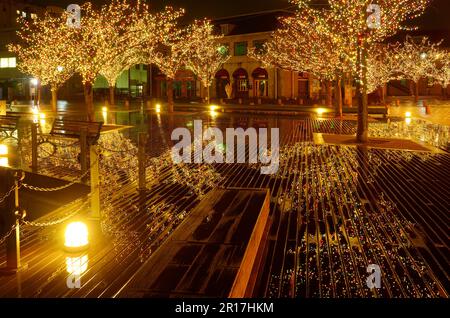 Moji port retro area at night Stock Photo - Alamy