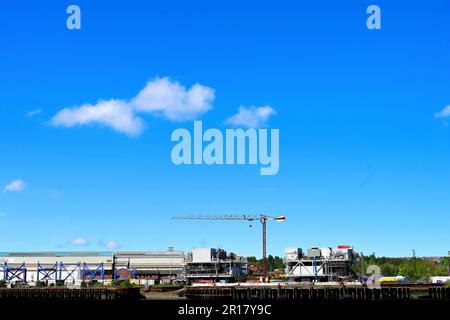 Smulders Howdon Tyne yard works unloading massive steel piping with a ...