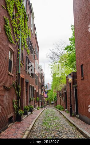 Cobblestone Acorn Street in Boston's Beacon Hill is one of the city's ...