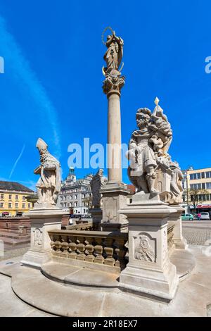 Mariansky Sloup (1682) a Radnice (1887), Karlovo Namesti, Kolín ...