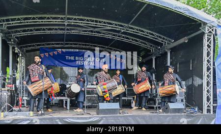 Men playing drum (Dhol) in Big Help Out Festival Stock Photo - Alamy