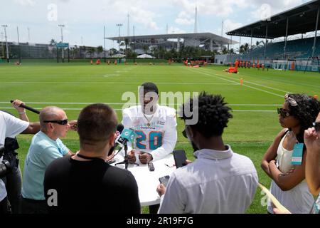 Miami Dolphins running back Devon Achane participates in a drill during ...