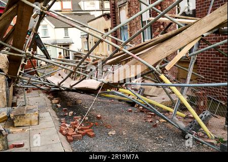 Building scaffold collapsed in alleyway Stock Photo - Alamy