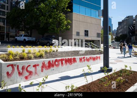 Seattle, USA. 29 Mar, 2023. Graffiti and visitors at the new throughway ...