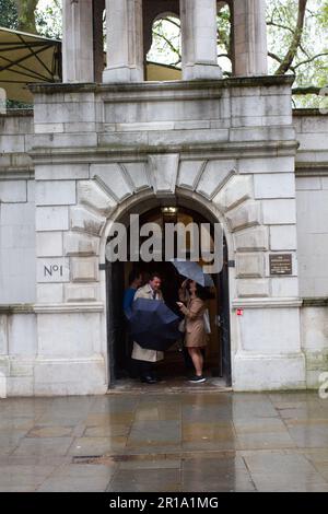 London, Westminster, Britain. 06/5/2023. Profile of a Couple at the ...