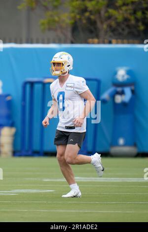 Los Angeles Chargers quarterback Max Duggan (8) throws a pass during ...