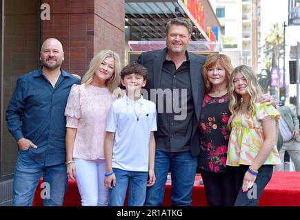 Mike Intrieri, from left, Endy Intrieri, Ryan Intrieri, Gwen Stefani ...