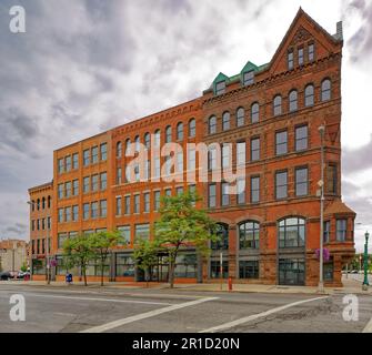 Red brick and stone Third National Bank Building, aka Community Chest ...