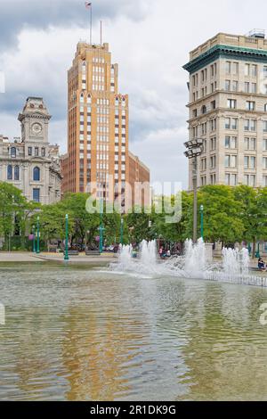 State Tower Building, viewed from South Warren Street Stock Photo - Alamy
