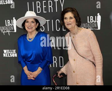 Sisters LUCI BAINES JOHNSON, l, and LYNDA ROBB daughters of former ...