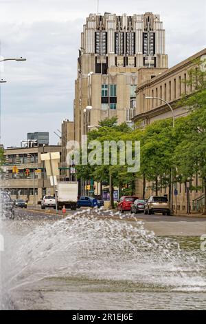 Niagara Mohawk Building, viewed from Clinton Square's fountain. The Art ...