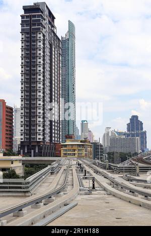Sky Train viaduct, Skytrain bridge at the Siam Discovery Center ...