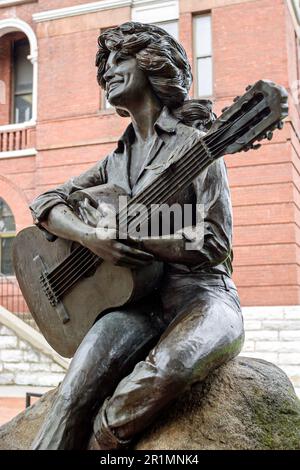 Tennessee Sevier County Courthouse Sevierville,Dolly Parton statue ...