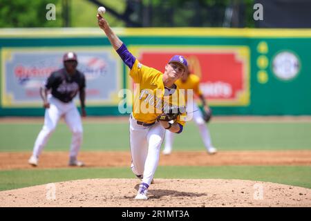 LSU Tigers pitcher Gavin Guidry (8) delivers a pitch during an NCAA ...