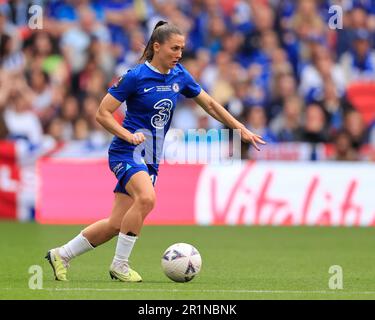 Eve Perisset #15 of Chelsea controls the ball during the Vitality Women ...