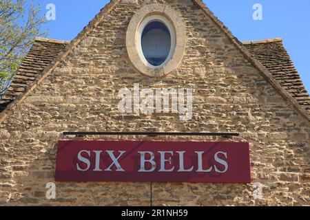 Six Bells pub and restaurant at Witham-on-The Hill, Lincolnshire Stock ...