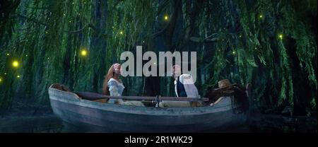 THE LITTLE MERMAID, from left: Halle Bailey as Ariel, Scuttle (voice ...