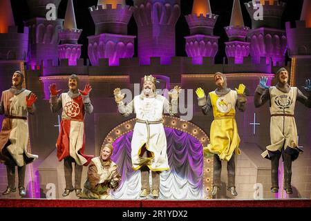 Tim Curry (King Arthur) in Monty Python;s SPAMALOT at the Palace ...