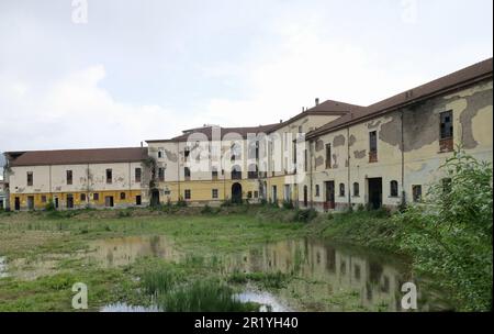 Historic palaces of Caserma Montelungo in the Bergamo city, old ...